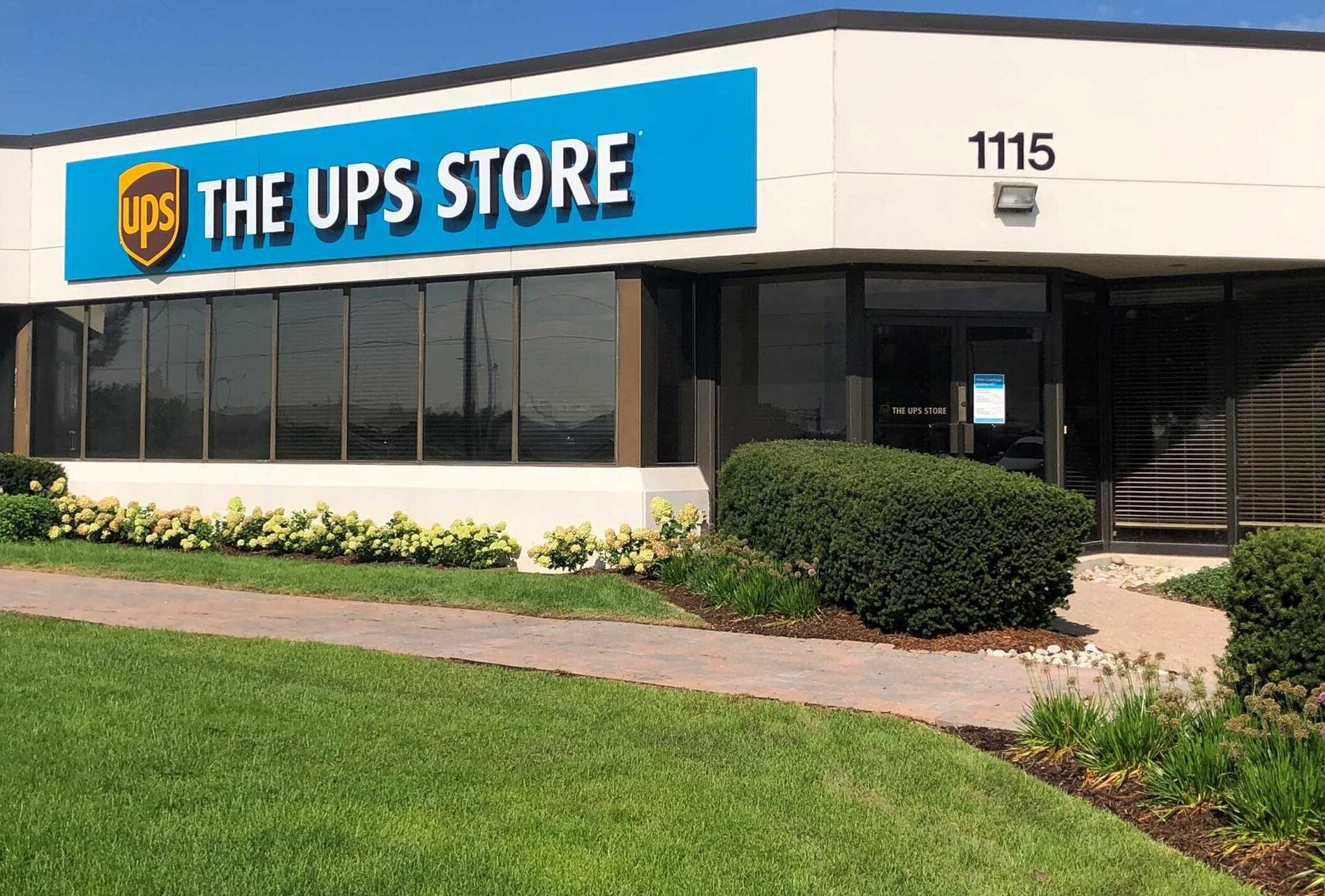 Pour nous joindre | The UPS Store